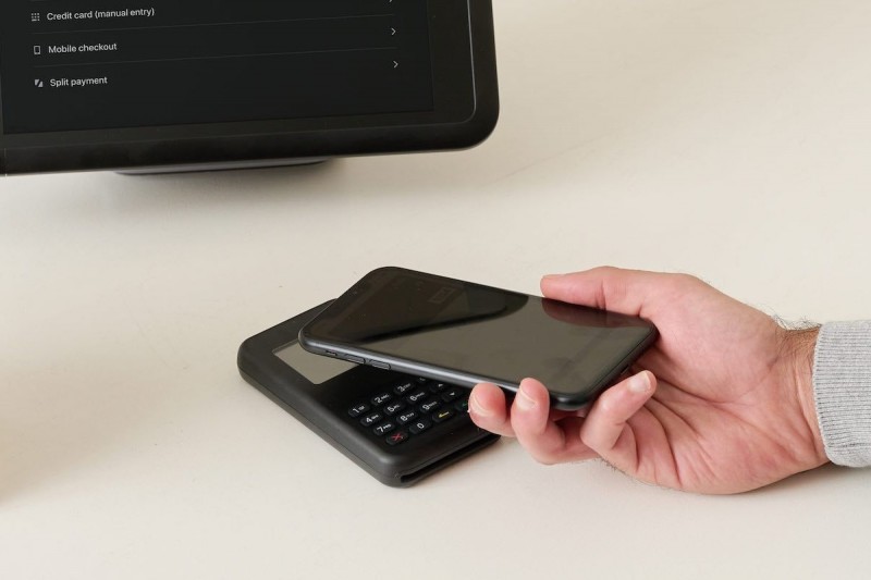 Shopify Card Reader UK Review: New Reader With POS App