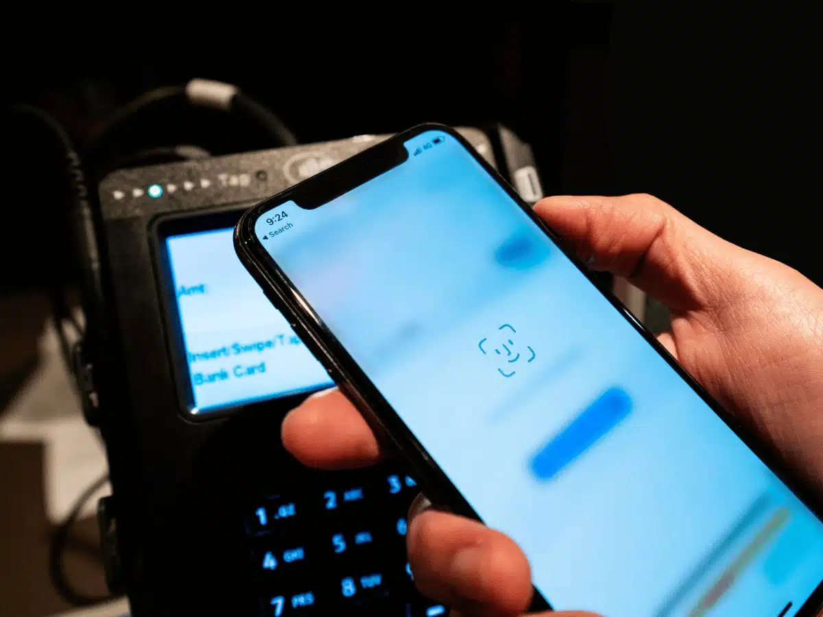 Which mobile wallets can businesses accept on card machines?